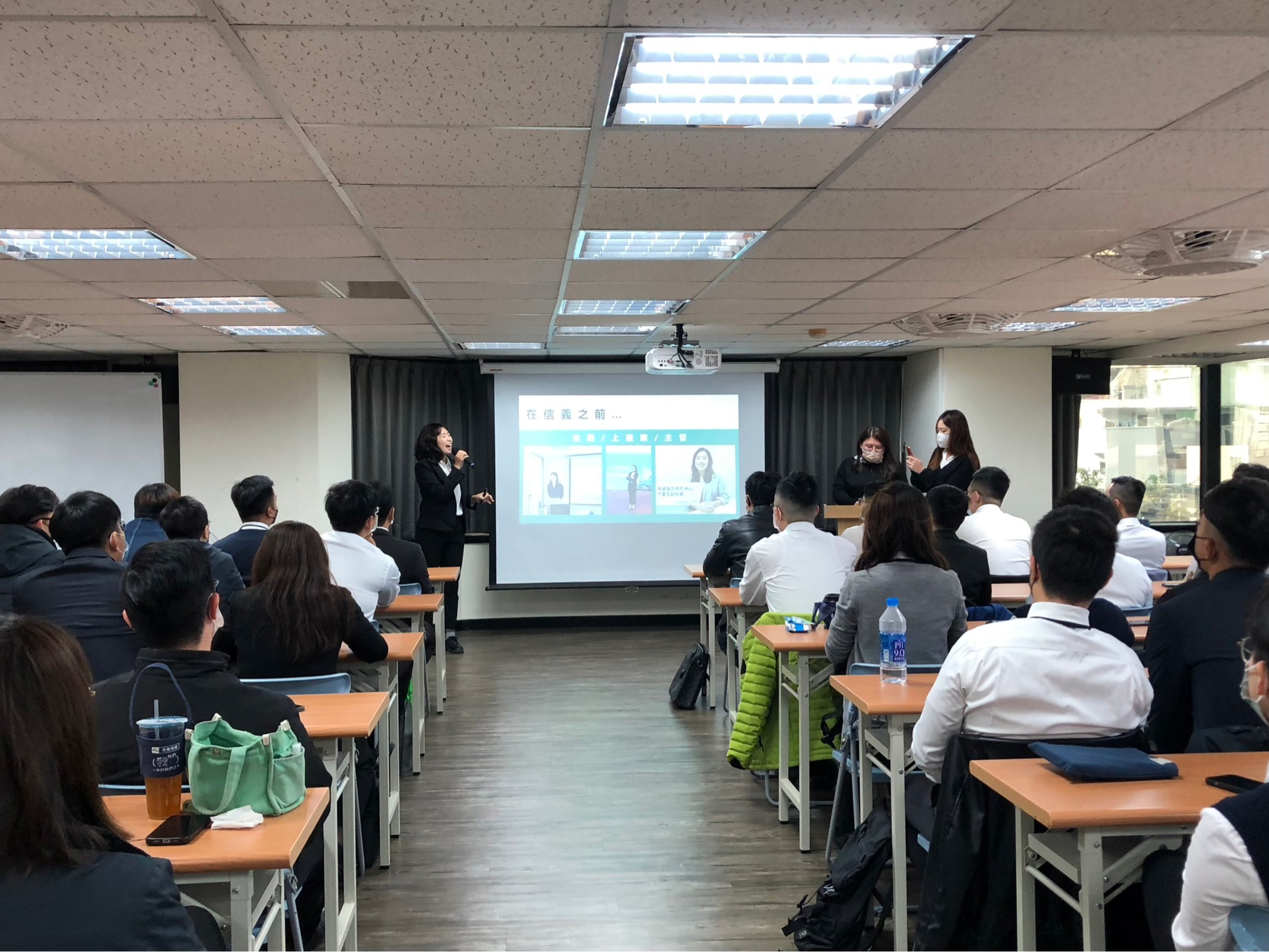 高雄教室出租,高雄會議室出租感謝信義房屋集團租借108人教室辦理新人訓練 高雄市教育講師職業工會的最新消息
